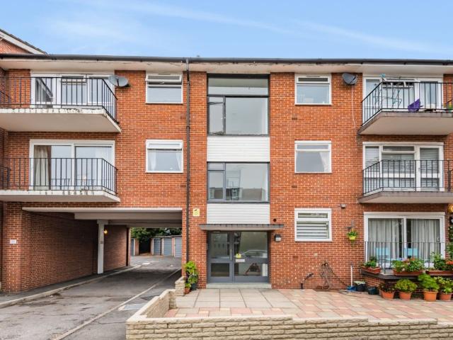 Wickham Close, New Malden KT3, 2 bed flat to rent, £1,750 pcm | PrimeLocation
