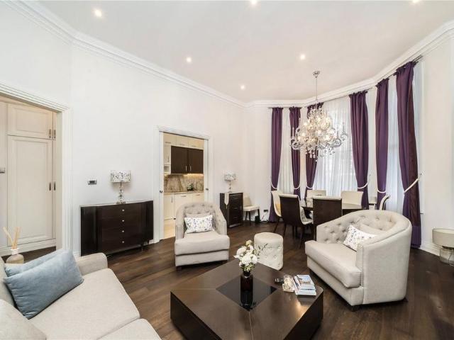 Wickham Court, London SW7 2 bed flat to rent £6,000 pcm £1,385 pw