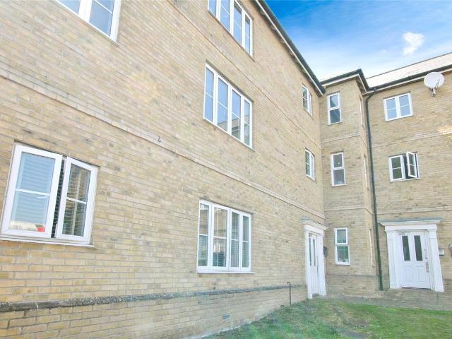 Wickham Crescent, Braintree CM7, 2 bed flat to rent, £1,225 pcm | PrimeLocation