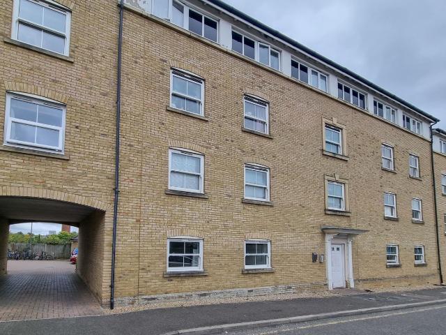 Wickham Crescent, Braintree, Essex CM7, 2 bed flat to rent, £1,200 pcm | PrimeLocation