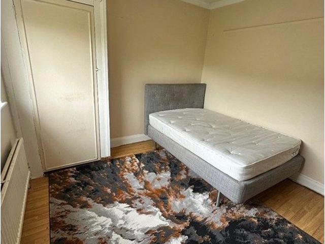 Wickham Lane, London SE2, Room to rent, £830 pcm | PrimeLocation