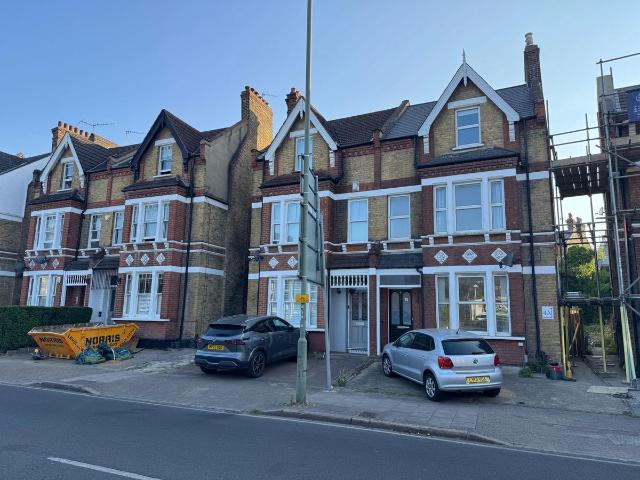 Wickham Rd, Beckenham BR3, 2 bed flat to rent, £1,900 pcm | PrimeLocation