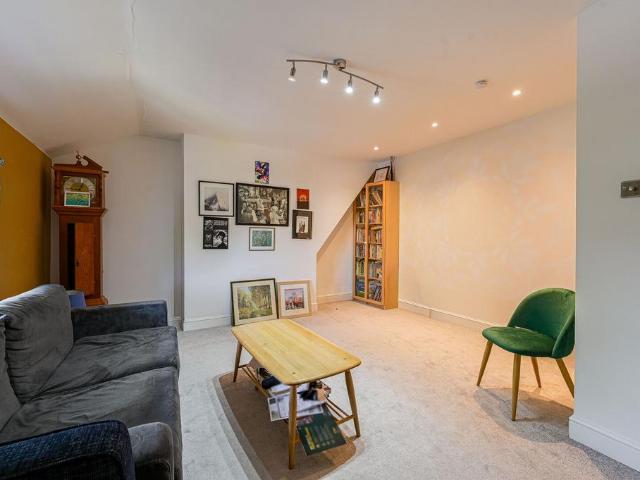 Wickham Road, Brockley, London, SE4 1 bed flat to rent £1,750 pcm £404 pw