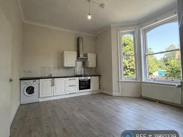 Wickham Road, London, SE4 2 bed flat to rent £2,150 pcm £496 pw