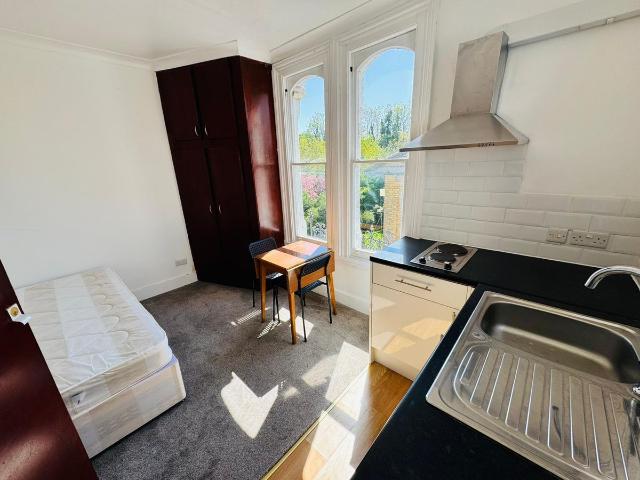 Wickham Road, London SE4, Studio to rent, £895 pcm | PrimeLocation