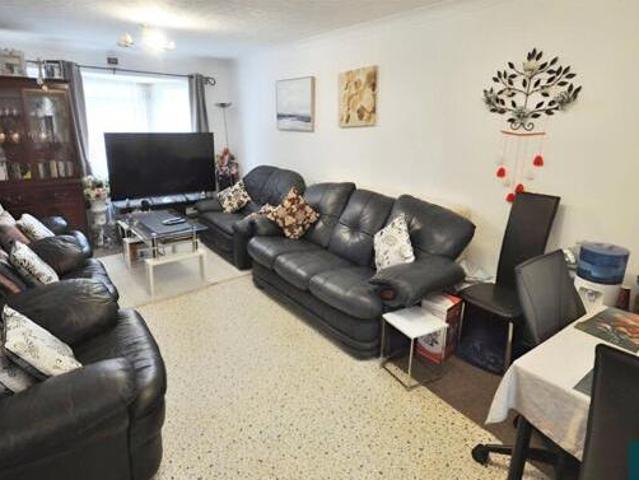 Wickliffe Avenue, Finchley, 2 Bedroom Apartment