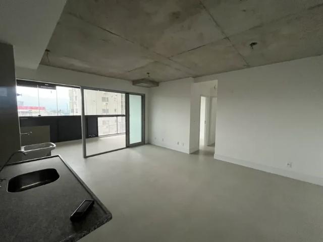 Wide, andar alto c/porcelanato de 2 qts 1 suite com 75m2