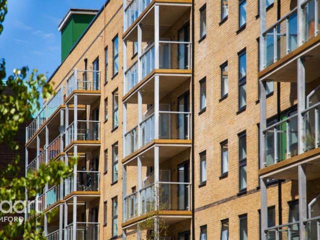 Wideford Drive, ROMFORD 2 bed apartment to rent £1,700 pcm £392 pw