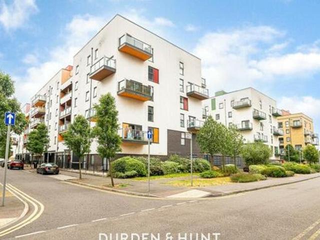 Wideford Drive, Romford, 2 Bedroom Apartment