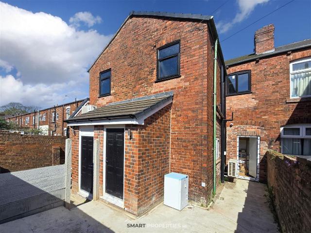 Wigan Road, Ashton In Makerfield, Wigan WN4, 1 bed flat to rent, £700 pcm | PrimeLocation