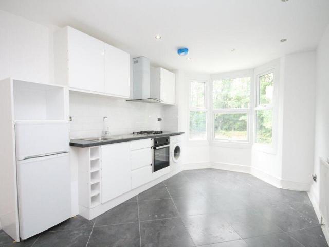 Wightman Road, Manor House 4 bed flat to rent £3,450 pcm £796 pw