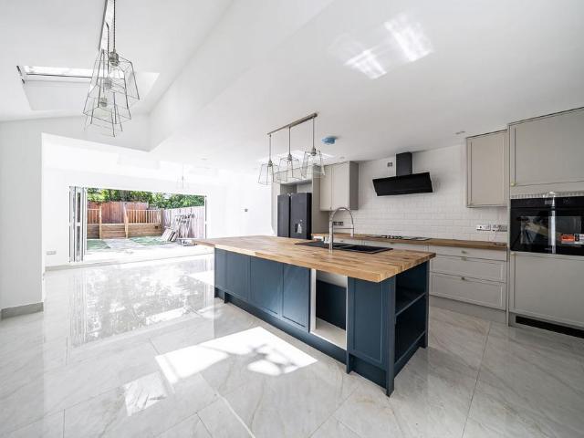 Wightman Road, N4, Harringay, London, N4 6 bed house to rent £6,799 pcm £1,569 pw