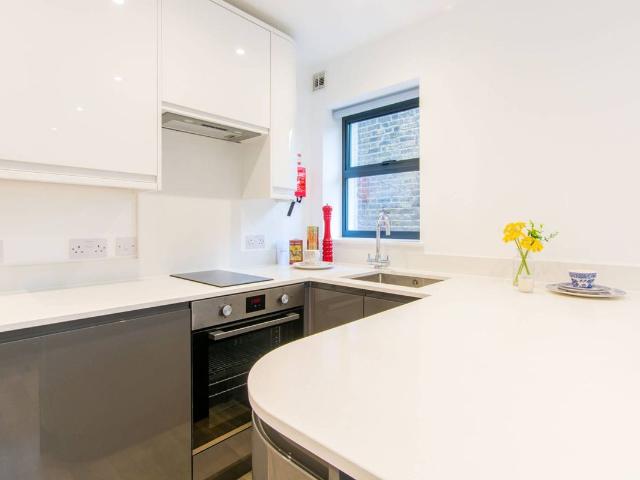 Wightman Road, Harringay, London N4, Studio to rent, £1,250 pcm | PrimeLocation