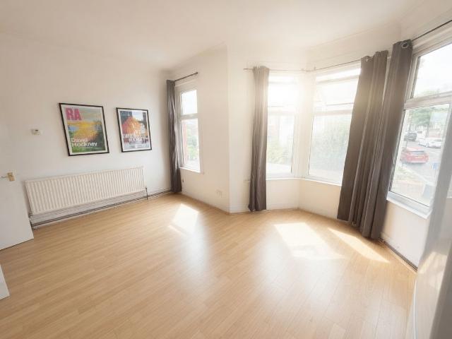 Wightman Road, London N8, 3 bed flat to rent, £2,950 pcm | PrimeLocation