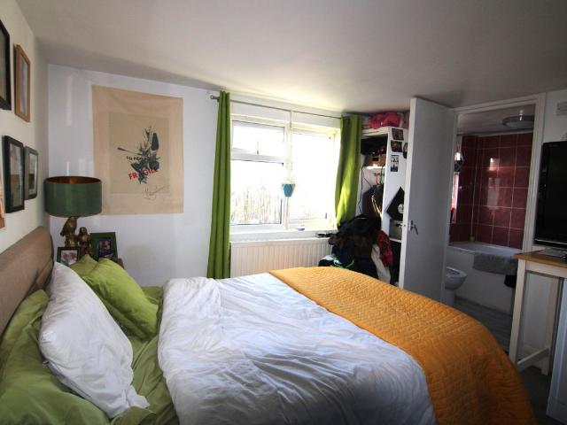 Wightman Road, London N8, Studio to rent, £1,200 pcm | PrimeLocation