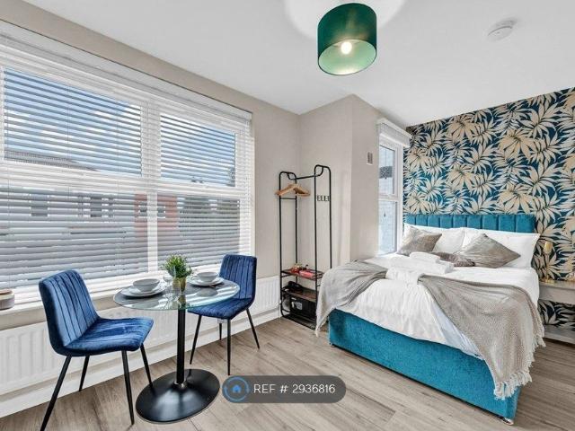 Wightman Road, London N8, Studio to rent, £1,290 pcm | PrimeLocation