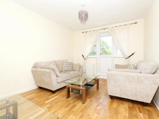 Wilton Court, East Finchley, N10 2 bed flat to rent £1,925 pcm £444 pw