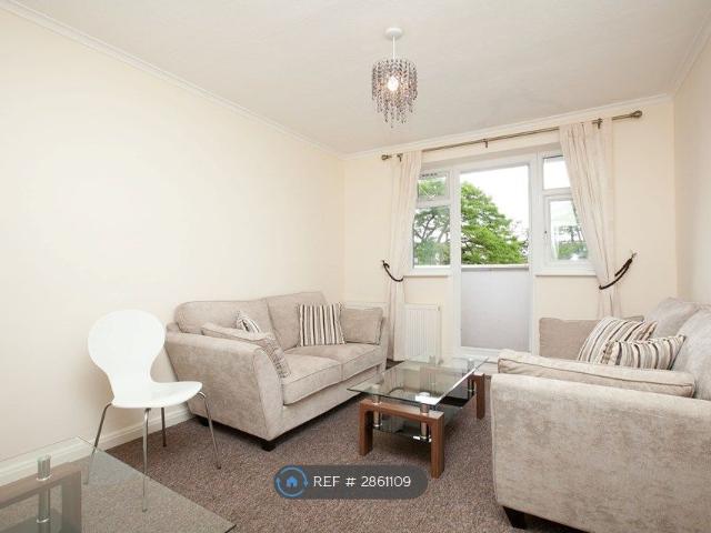 Wilton Court, London N10, 2 bed flat to rent, £1,875 pcm | PrimeLocation