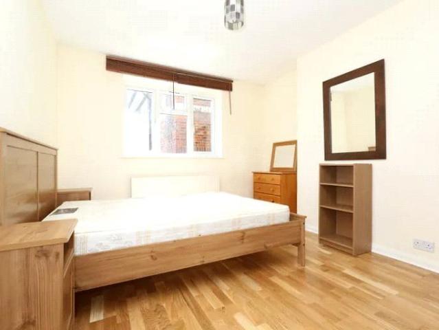 Wilton Court, Wilton Road, London N10, 2 bed flat to rent, £1,975 pcm | PrimeLocation