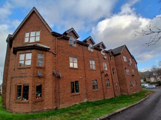 Wilton Hill Court, Redhill RH1, 1 bed flat to rent, £1,150 pcm | PrimeLocation