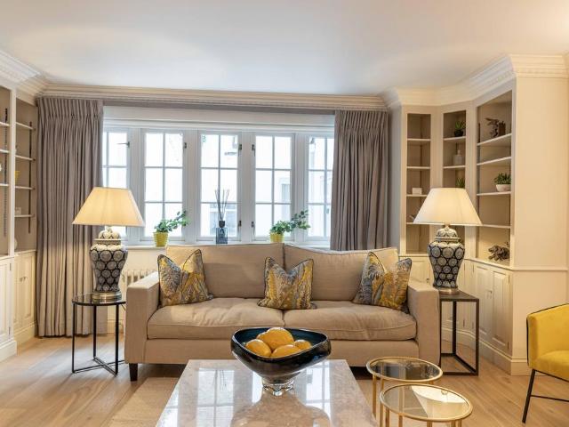 Wilton Row, London, SW1X 4 bed house to rent £34,667 pcm £8,000 pw