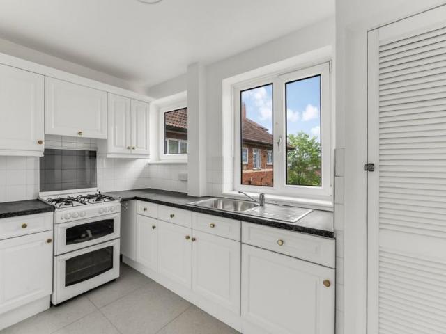 Wilton Court, Wilton Road, N10 2 bed apartment to rent £1,898 pcm £438 pw