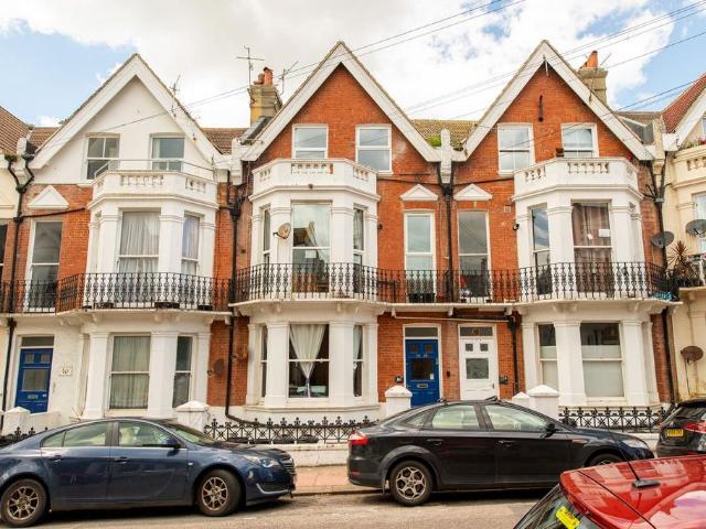 Wilton Road, Bexhill on Sea, TN40 2 bed flat to rent £1,150 pcm £265 pw