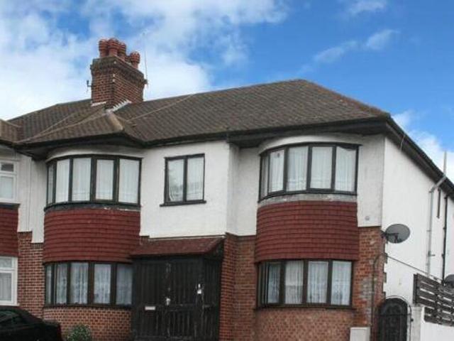 Wilton Road, Cockfosters, 3 Bedroom Apartment