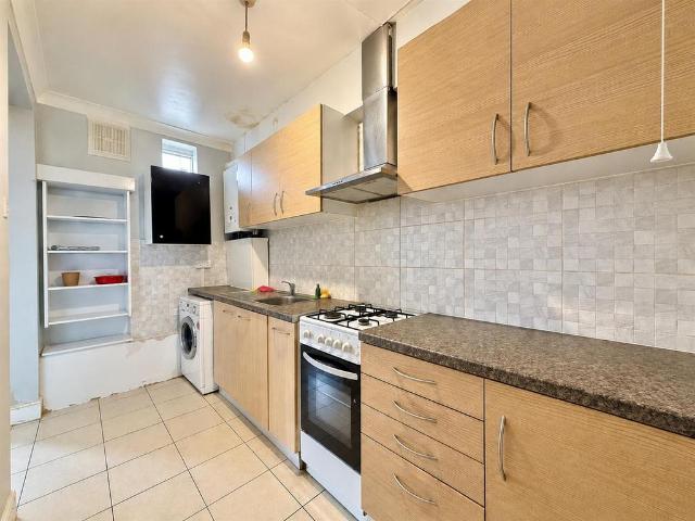 Wilton Road, Hounslow TW4 4 bed terraced house to rent £2,950 pcm £681 pw