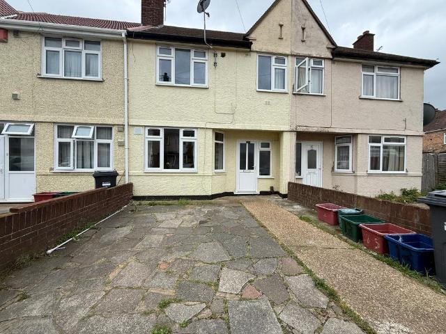 Wilton Road, Hounslow TW4 4 bed terraced house to rent £2,900 pcm £669 pw