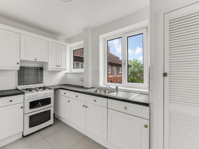 Wilton Road, London N10, 2 bed flat to rent, £1,900 pcm | PrimeLocation