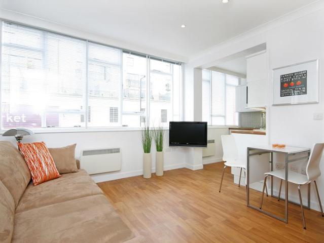 Wilton Road, Pimlico, London, SW1V Studio to rent £1,700 pcm £392 pw