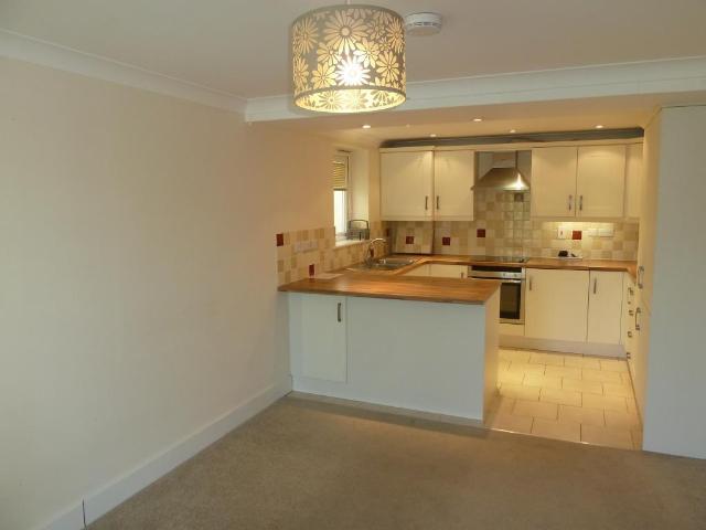 Wilton Road, Salisbury, Wiltshire, SP2 2 bed flat to rent £1,150 pcm £265 pw