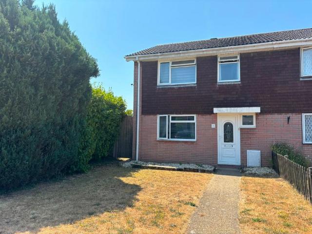 Wilverley Place, Blackfield. 4 bed end of terrace house to rent £1,595 pcm £368 pw