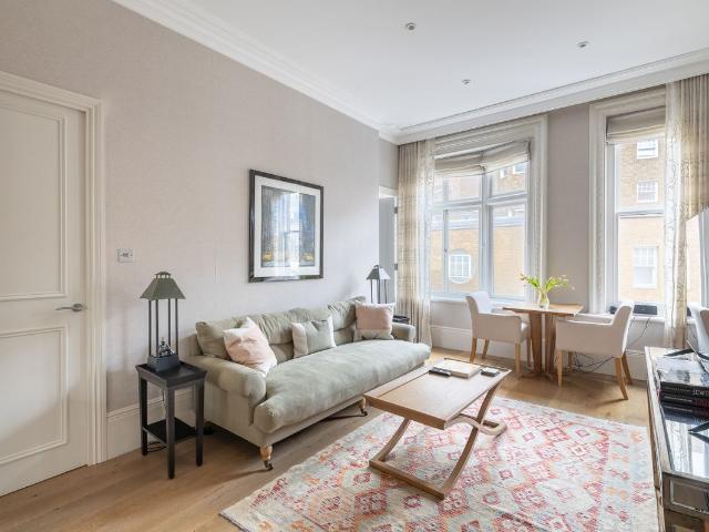 Wilbraham Place, Chelsea, London SW1X, 1 bed flat to rent, £4,767 pcm | PrimeLocation