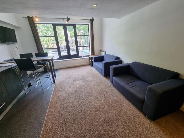 Wilbraham Road M14, 3 bed flat to rent, £1,800 pcm | PrimeLocation