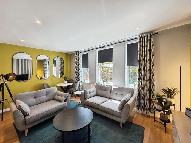 Wilbraham Road, Manchester, M14 2 bed flat to rent £1,495 pcm £345 pw