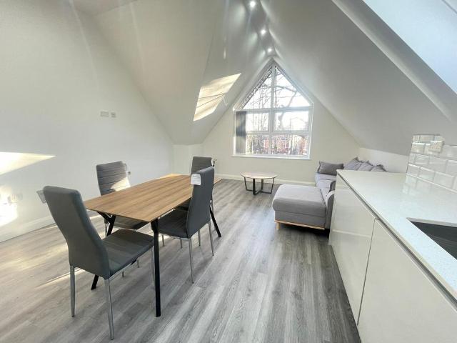 Wilbraham Road, Manchester M14 2 bed flat to rent £1,387 pcm £320 pw