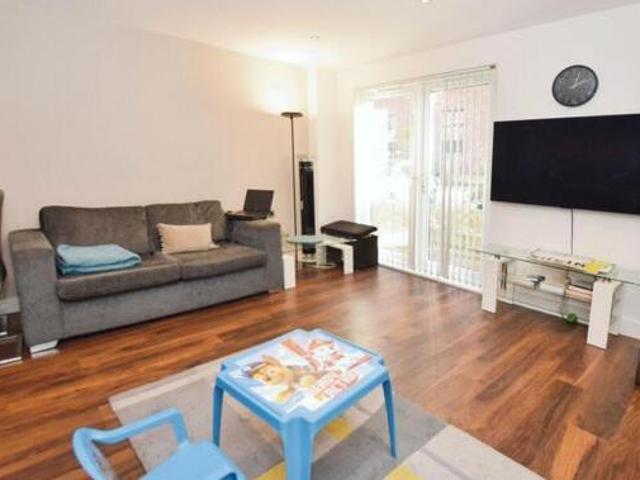 Wilburn Basin, Ordsall Lane, 2 Bedroom Flat