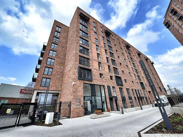 Wilburn Basin, Ordsall Lane, Salford M5, 2 bed flat to rent, £1,300 pcm | PrimeLocation