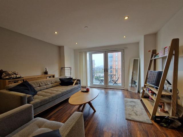 Wilburn Basin, Wilburn Wharf, Manchester M5, 2 bed flat to rent, £1,300 pcm | PrimeLocation
