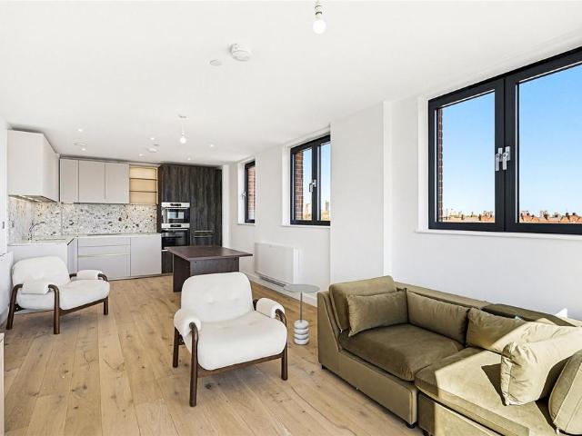 Wilcox Road, London, SW8 2 bed apartment to rent £3,480 pcm £803 pw