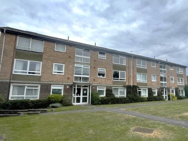 Wilderness Court, Guildford GU2 2 bed flat to rent £1,700 pcm £392 pw