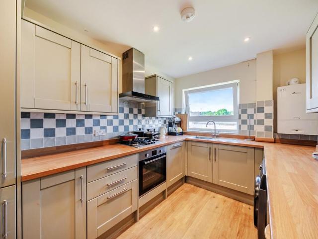 Wilderness Court, Wilderness Road. 2 bed flat to rent £1,700 pcm £392 pw