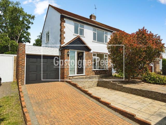 Wilderness Road, Camberley GU16, 3 bed property to rent, £2,000 pcm | PrimeLocation
