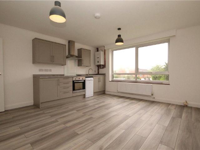 Wilderness Road, Guildford, Surrey, GU2 3 bed apartment to rent £2,300 pcm £531 pw
