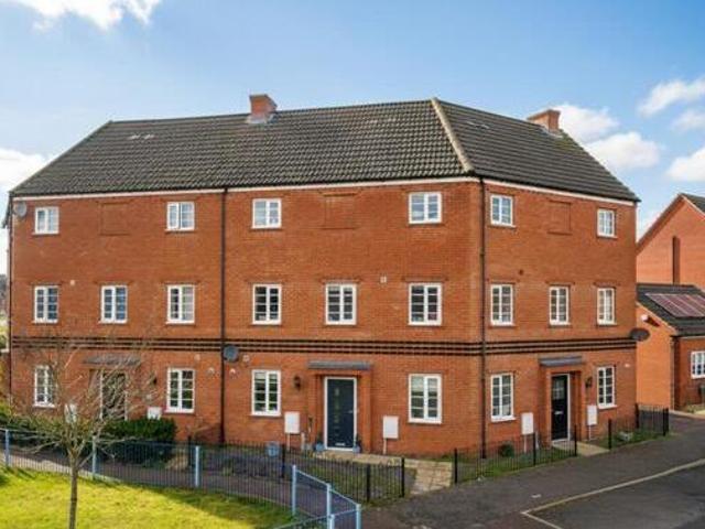 Wilderness Road, Queens Hill, 3 Bedroom Town
