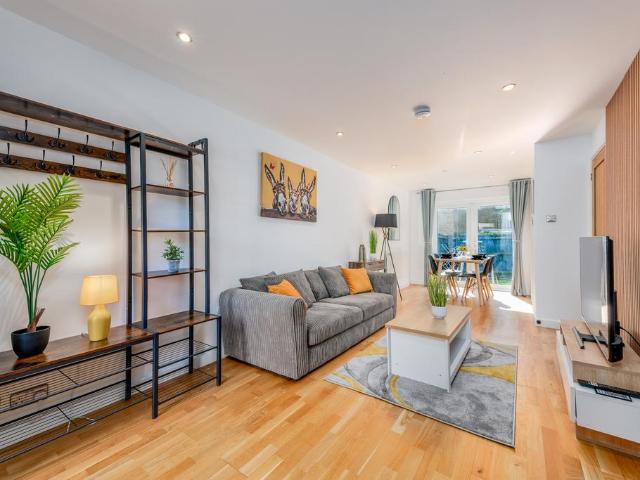 Wilding Walk, Cambridge CB4 4 bed house to rent £5,460 pcm £1,260 pw