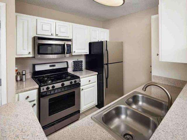 Wildwood Ridge Ph I 3 Bedroom Apartment for Rent at 1000 Shadowood Pkwy Se, Atlanta, GA 30339