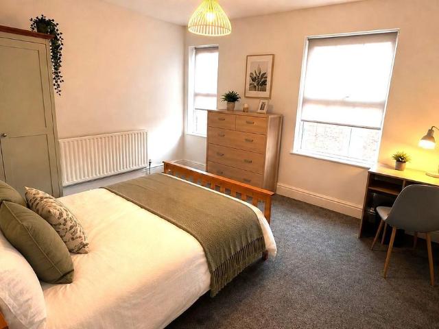 Wilford Crescent East, Nottingham NG2, 4 bed shared accommodation to rent, £1,733 pcm | PrimeLocation